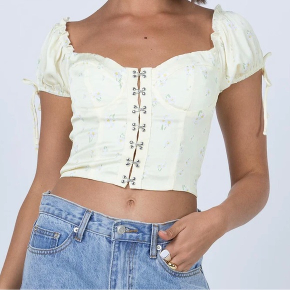 Princess Polly | Tops | Lovely Princess Polly Hook And Eye Crop Top ...
